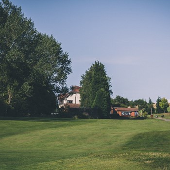 Hole 1 - Oldham Golf Club
